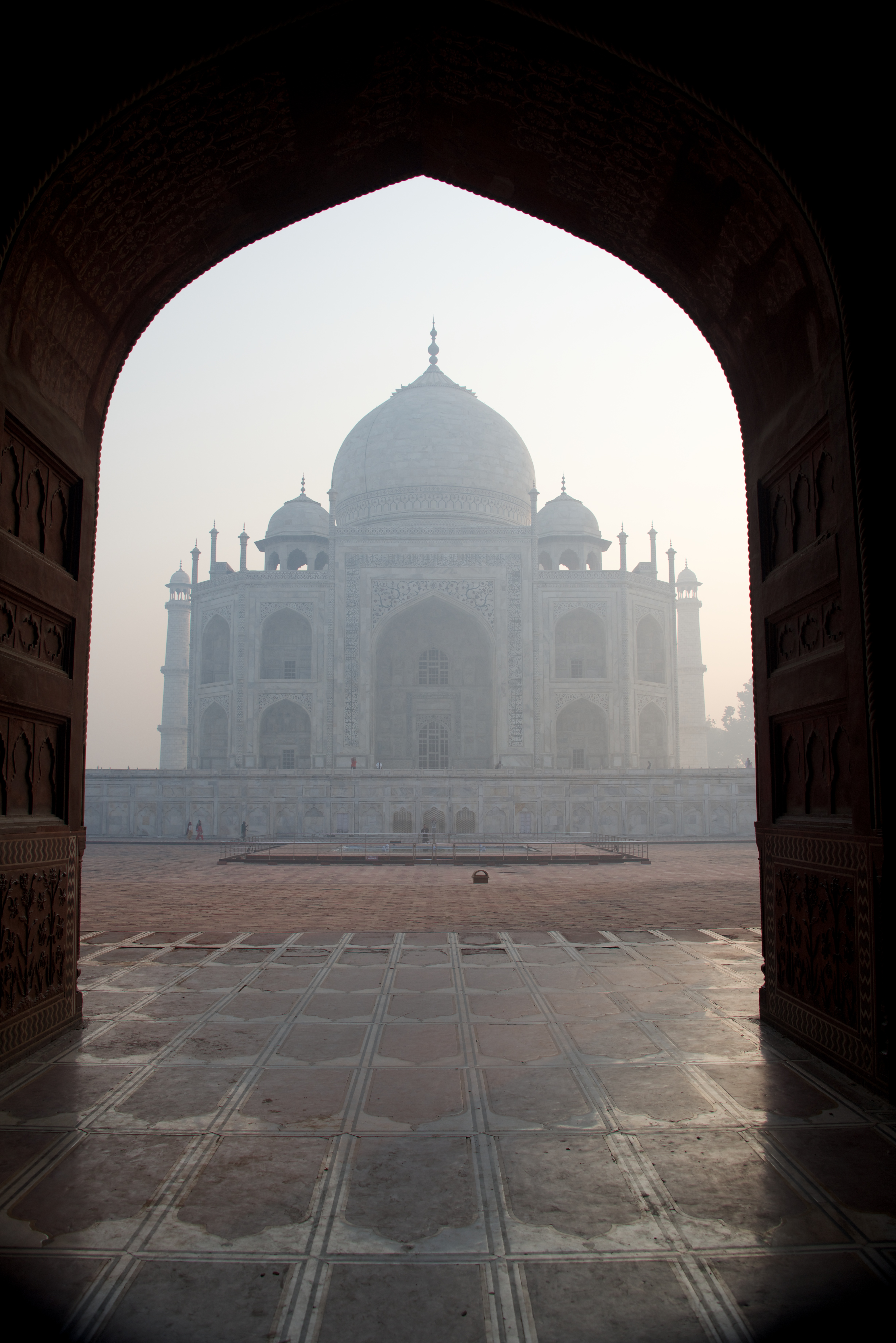 Taj Mahal framed in mosque arch | Nick Dale – Private Tutor